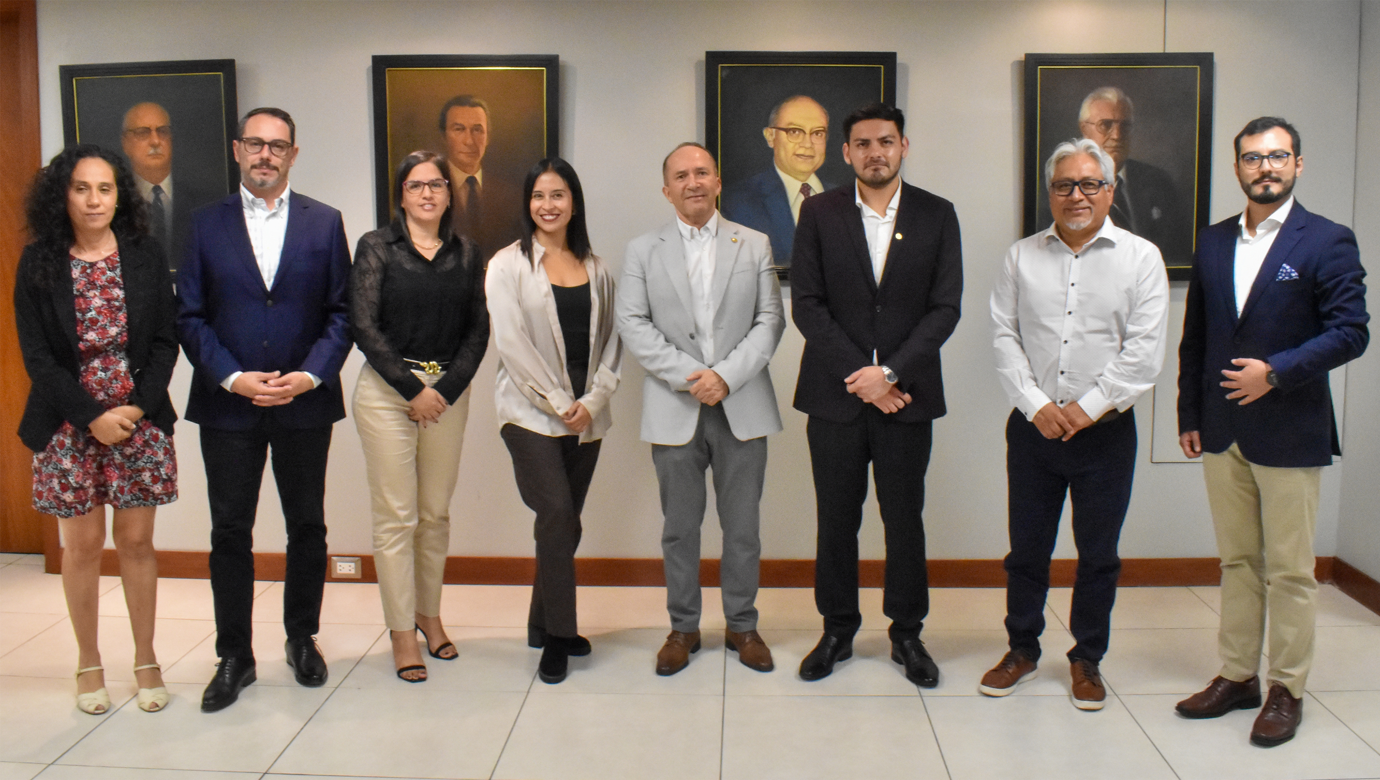 Cayetano Heredia recibió la visita de la Vicerrectoría de Investigación ...
